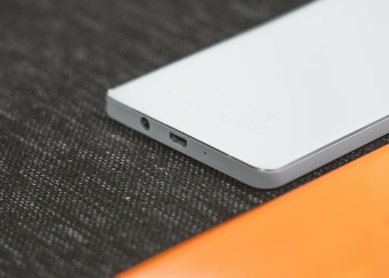 Close-up Photo Of White Android Smartphone, Black, - Avantage Des ...